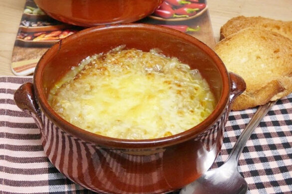 Sopa torrada amb mandonguilles (Sopa de pan tostado con albóndigas ...
