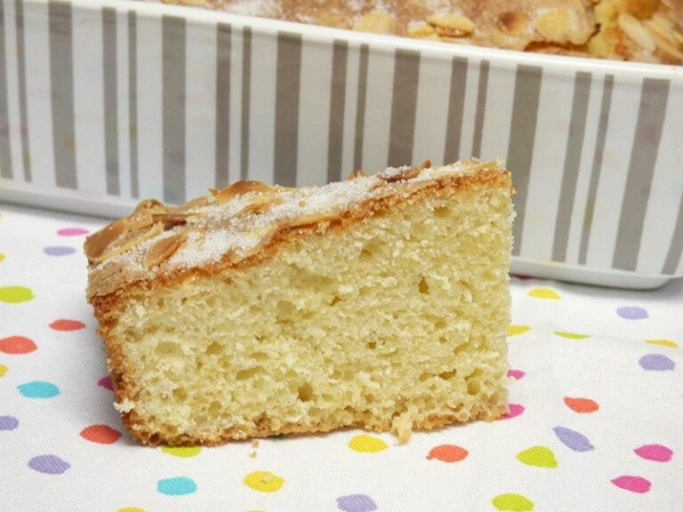 Bizcocho de requesón con almendras - Mis Cosillas de Cocina