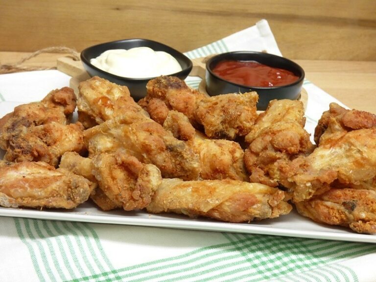 Alitas de pollo fritas, jugosas y crujientes - Mis Cosillas de Cocina